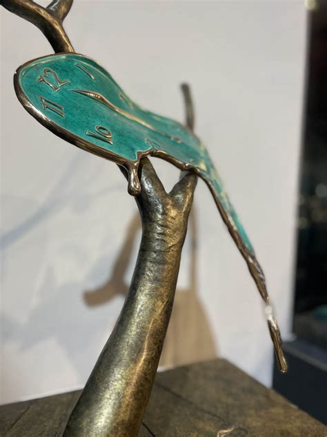 Incepand de astazi puteti vizita cea mai mare expozitie Salvador Dali ...