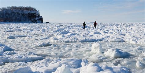 얼음 덮인 바다를 걸었다 홋카이도의 겨울 한정판 비경 중앙일보