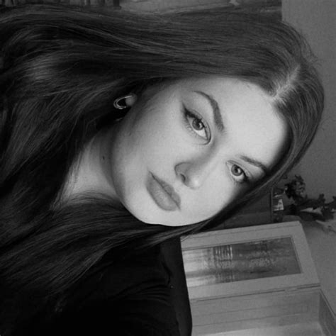 Iulia🪬 Iulia Cirebea • Threads Say More