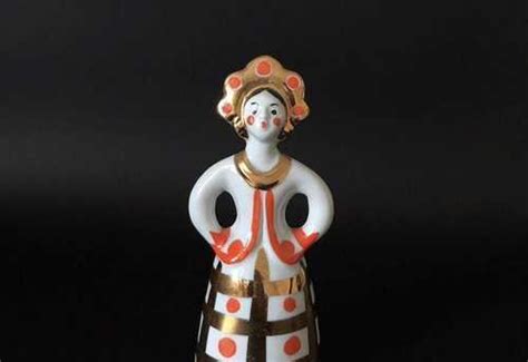 Статуэтка фарфоровая Девушка в кокошнике Дулево Festima Ru частные объявления
