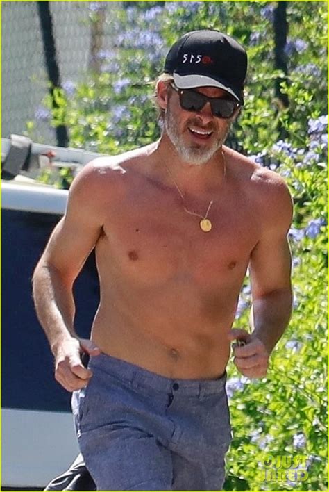 Chris Pine Goes Shirtless During A Friday Jog In La Photos Photo