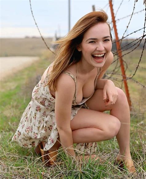 Happy Maggie Scrolller