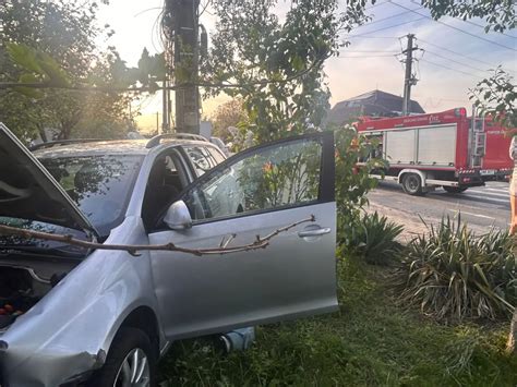 Două persoane au fost transportate la spital în urma unui accident rutier care a avut loc pe