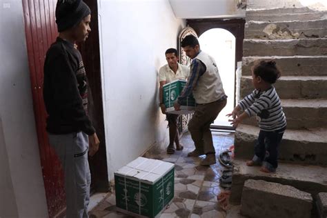 اجتماعي مركز الملك سلمان للإغاثة يوزع أكثر من 35 طنا من السلال