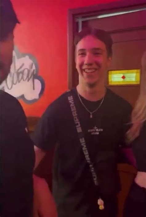 ПАША ТЕХНИК ПОЦЕЛУЙТЕСЬ Youtube