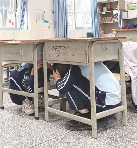 师生有序应对 歹徒”闯入和 地震”来袭手机新浪网