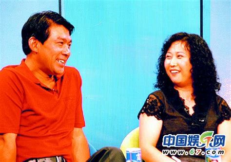 朱时茂携妻儿现身疑作秀撇清绯闻 妻子背景曝光 组图 青岛新闻网