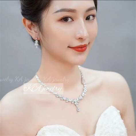 【お得】 Vキュービックジルコニアイヤリング ピアス ブライダルウェディングアクセサリー