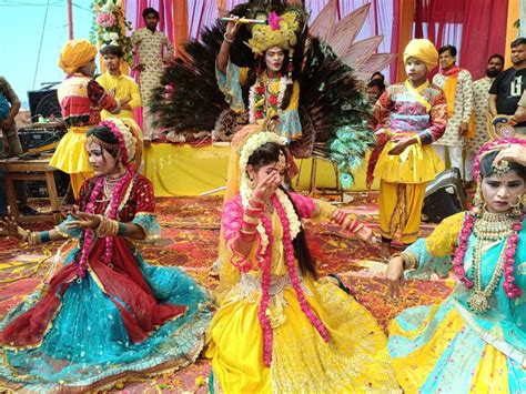 Dance In Holi Festival As Krishna Radha होली उत्सव में कृष्ण राधा