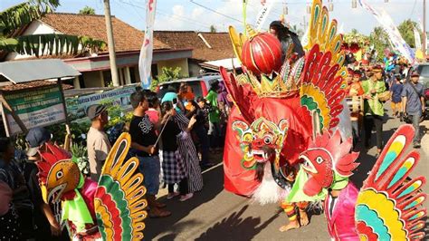 Ritual Sakral Barong Ider Bumi Bersihkan Desa Di Banyuwangi Regional Liputan