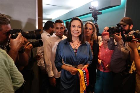 Apoiadores De Maduro Usam Armas Para Tentar Impedir Evento De Candidata