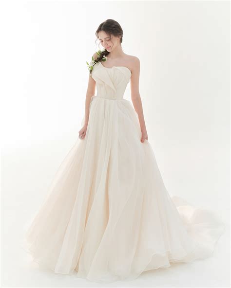 🏅베리굿웨딩 조은희부장♡ 나의 모델 서희신부님 촬영날 💛 웃을때 쏙 들어가는 예쁜 보조개에 시원시원한 성격까지 요청드리는 디렉팅마다 척척 잘해주셔서 촬영내내 화보