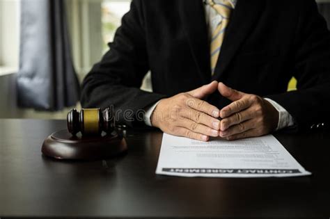 Asesoramiento Y Concepto De Justicia Escalas De Justicia Y Abogado Del