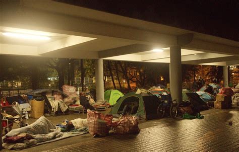 跨境工作及居住港人疫情下淪露宿者 終等到通關惟生活復常困難重重 新冠疫情專頁