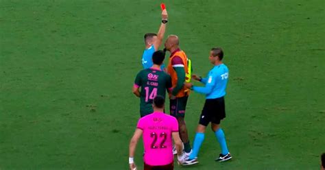 Árbitro Justifica Expulsão De Felipe Melo Contra O Corinthians