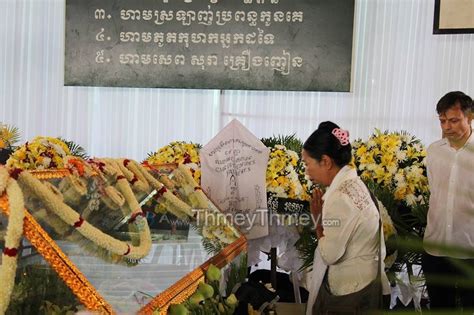 ក្រុមនិស្សិត និង អាណាព្យាបាល សិស្ស យំ ស្ដាយ វីរបុរស របស់ កុមារ នៅ