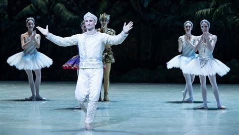 Le danseur étoile François Alu quitte l Opéra de Paris six mois après sa nomination