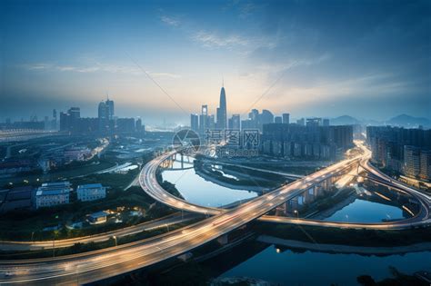 夜幕下的城市天际线和河流高清图片下载 正版图片600485475 摄图网