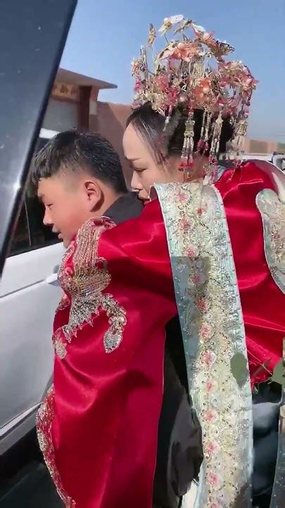 姐弟情深 弟弟背姐姐出嫁 看哭了 Youtube