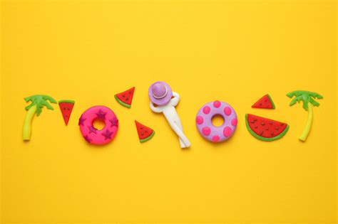 릴로 워터 멜론과 야자수와 여름 해변 휴가 개념입니다 열 대 휴식의 즐거움 0명에 대한 스톡 사진 및 기타 이미지 0명