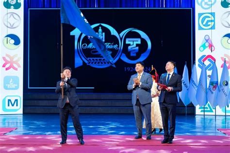 Монголбанкийг Хөдөлмөрийн гавьяаны улаан тугийн одонгоор шагналаа Mn