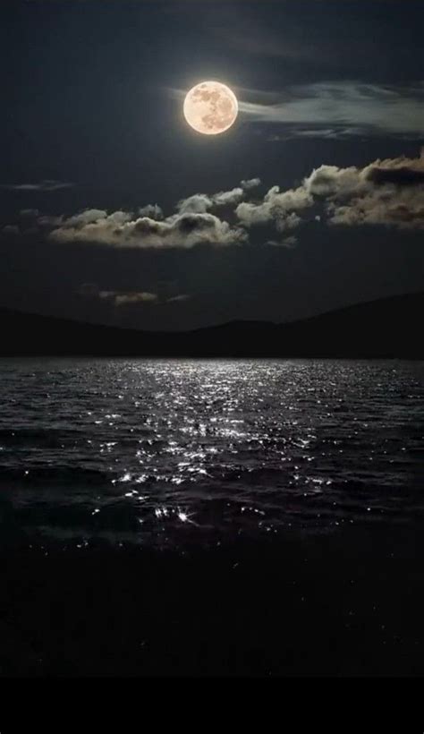 Pin By Virginie On La Lune Sur La Plage Et Bateaux Beautiful Moon