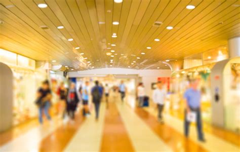 흐리게 공항 쇼핑 센터 철도 역 배경에서 사람들을 여행 여행 개념 가족에 대한 스톡 사진 및 기타 이미지 가족 건축 공항