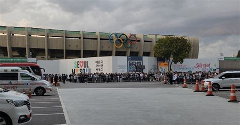 “이~승~엽 나가 ” 화난 두산 팬들 경기 후 잠실구장서 퇴진 구호