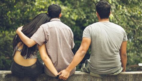11 Signs Your Girlfriend Is Cheating On You