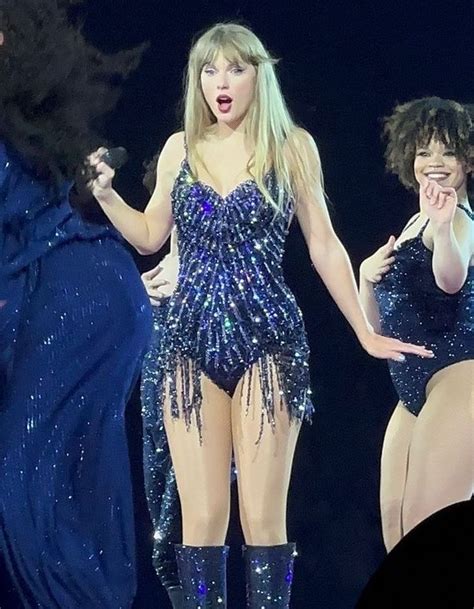 𝐓𝐡𝐚𝐲 Viu A Taylor Tswiiizzle On X Em 2025 Roupas Da Taylor Swift