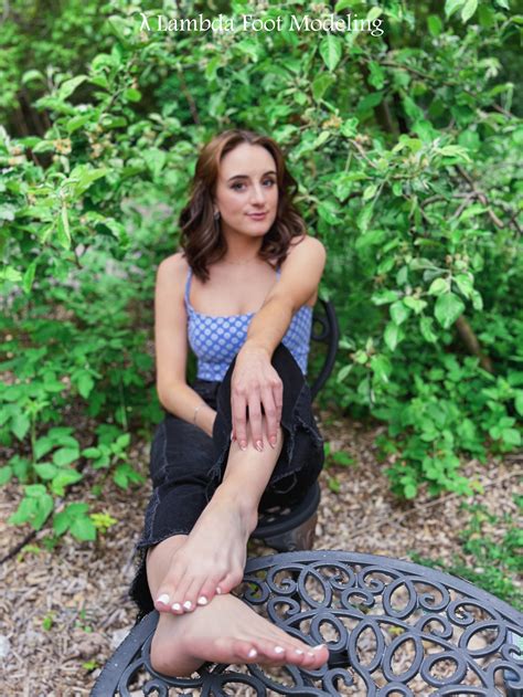 Elli K Set 2 λ Lambda Foot Modeling