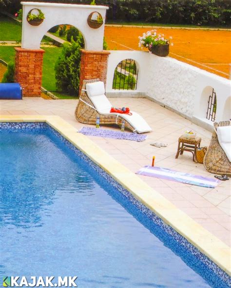 Вила со базен џакузи тениско игралиште и сауна Kajak Mk