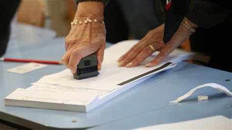 Информационно обслужване поиска отново протоколите от ЦИК както и по дълъг срок за въвеждане