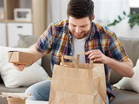 Los españoles abrazan el cocooning y optan por el listo para comer y el restaurante en casa