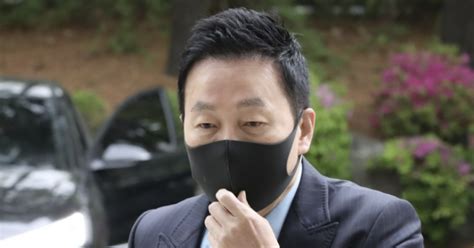 ‘목발 경품 발언 사과했다던 정봉주 “피해 용사 연락 못해당분간 선거 활동 중단”
