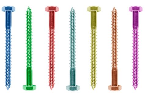 매크로는 흰색 배경에 고립 된 금속 볼트를 쏘았습니다 크롬 스크류 볼트 절연 강철 볼트 절연 너트와 볼트는 다른 색상입니다 작업을위한 도구 0명에 대한 스톡 사진 및 기타