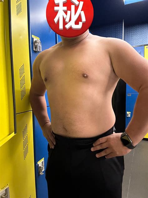 肉壯小熊 on Twitter 今天穿了緊身衣肥肉都被擠出來了 在不運動肚子越來越大喔