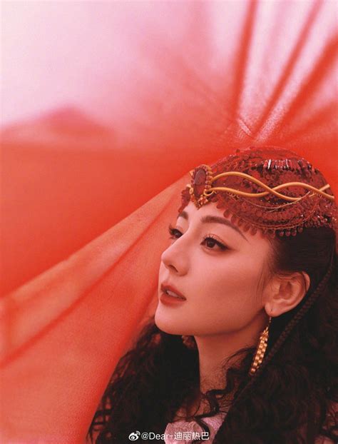 迪麗熱巴驚傳與內地頂流小生未婚生子 去年曾神隱屢傳懷孕 超多男神緋聞對象 星島日報