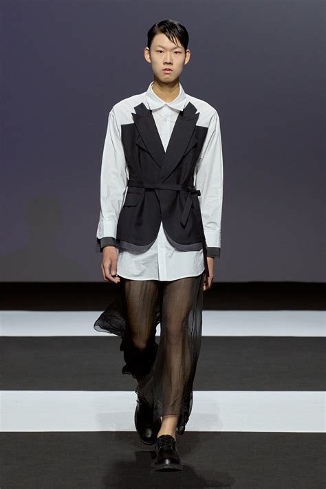 Sling Stone Spring 2023 Fashion Show The Impression
