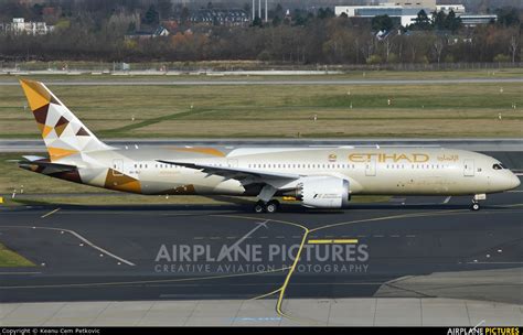 A6 Bli Etihad Airways Boeing 787 9 Dreamliner At Düsseldorf Photo