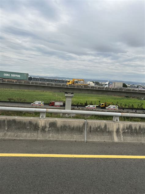 快訊／台76西向13公里驚傳車輛墜落高架橋意外！ 1車墜谷「傷亡不明」警消搶救中