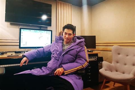 Cnblues Lee Jong Hyun Gives Photo Update For Fans While On Break From