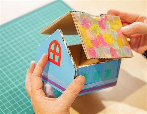 おうち時間に楽しもう。子どもと一緒に簡単ダンボール工作【貯金箱編】