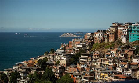 Governo americano pede que turistas evitem viajar a áreas de fronteira e de favelas no Brasil