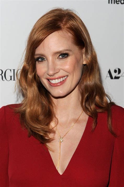 Rihannas Ruby Pout Isnt Your Average Holiday Red Lip Ronze Hair Redhead Hairstyles Hair Color