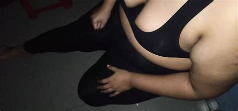 Desi Boudi在加尔各答的健身房里挥动火辣的身体 Xhamster