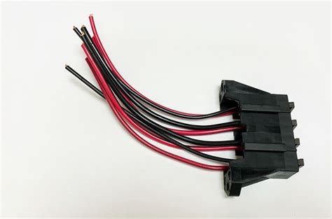 Разъем блока предохранителей с проводами на 4 штуки для ЛАДА 4Х4 НИВА Шевроле Нива купить