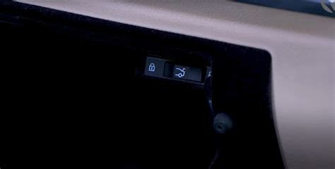 Macon Drivers Unlock The Secret Features Of Your Bmw Fob Bmw Of Macon