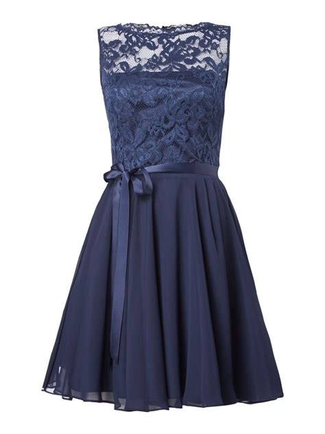 Swing Cocktailkleid Mit Floraler Spitze Und Ausgestelltem Rockteil