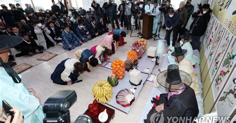강릉의 아름다운 전통 경로효친위촌리 도배례 11일 거행